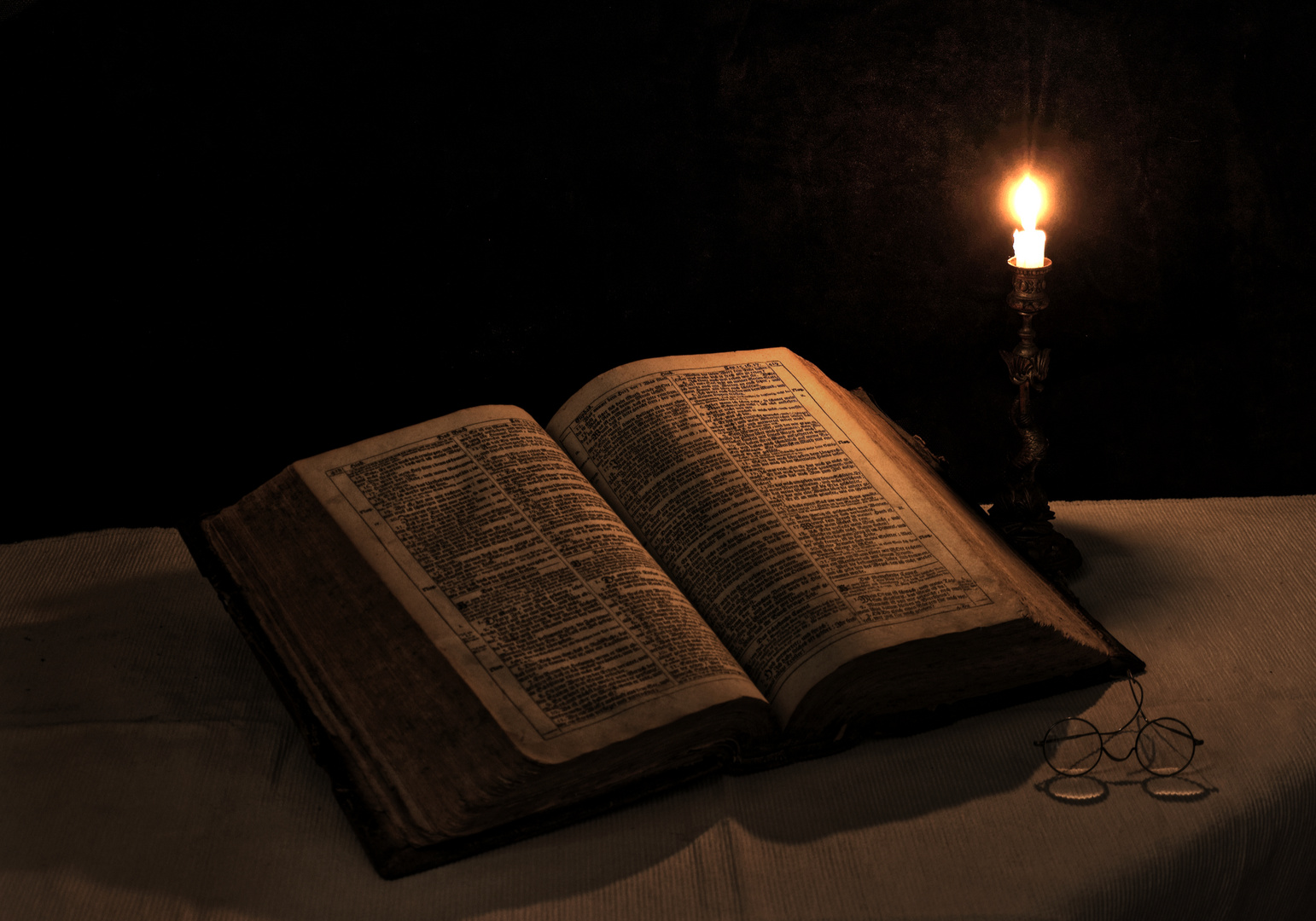 Das Buch Hiob Foto & Bild | goldener schnitt, jury-voting, fotos Bilder ...