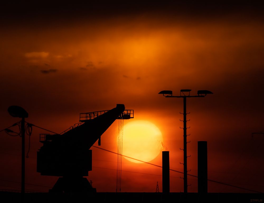 Das Flimmern Foto & Bild | industrie und technik, sonnenuntergänge ...