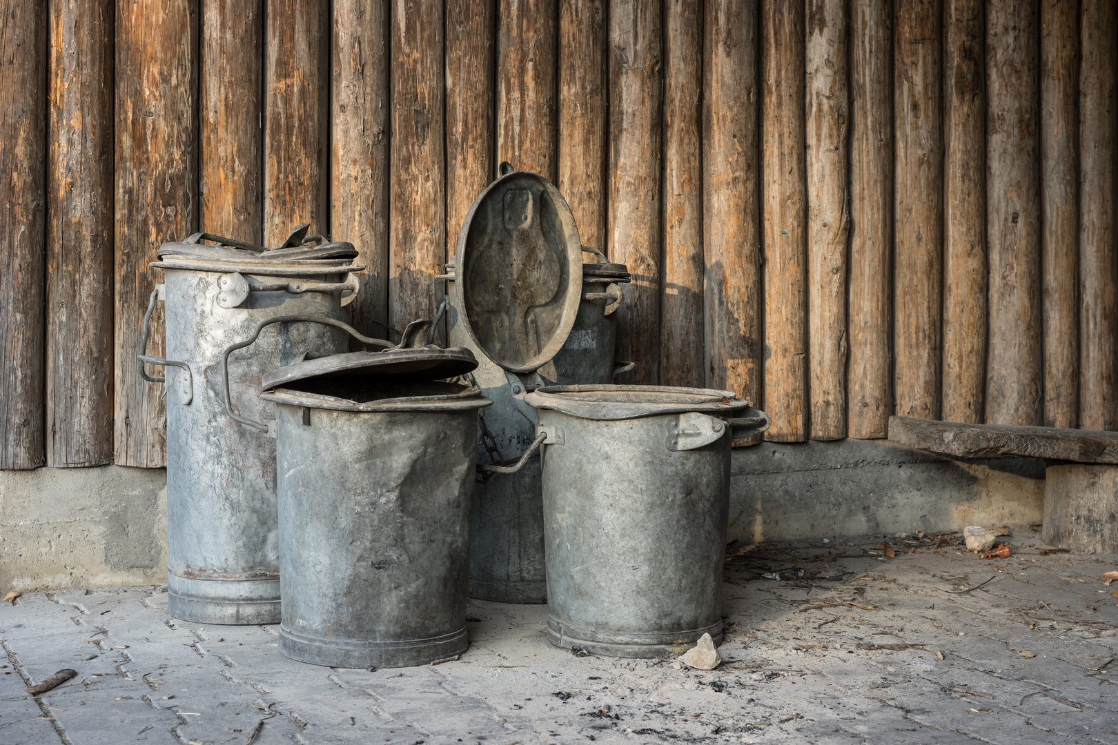 das Geplapper der Eimer Foto & Bild | alt, gruppe, metall Bilder auf ...