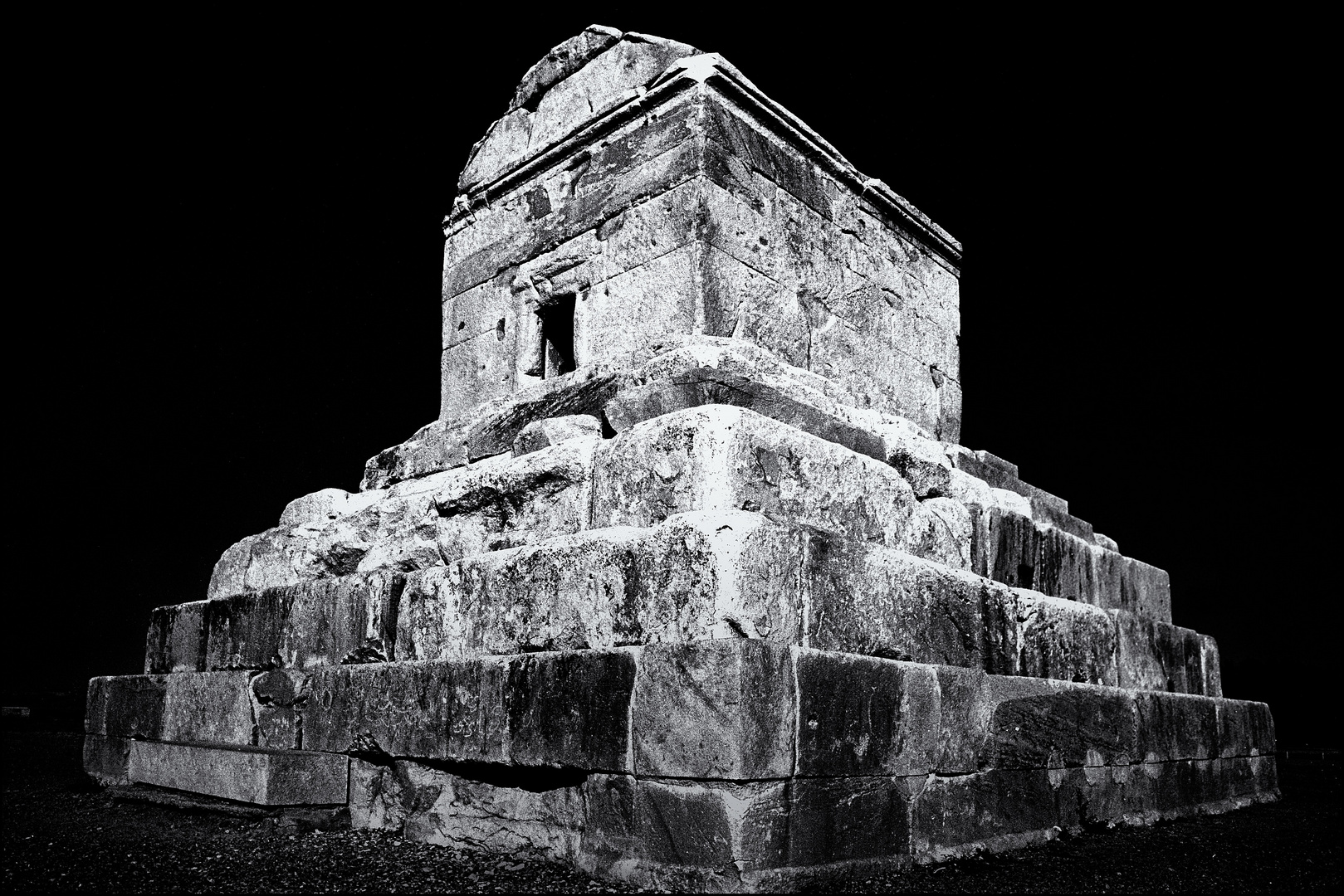 Das Grabgebäude von Kyros II. Foto aus 1976. Foto & Bild | architektur ...