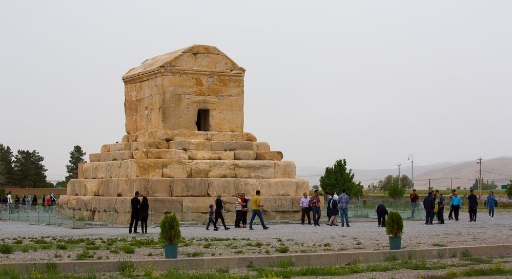 Das Grabmal von Kyros II. Foto & Bild | architektur, asia, middle east ...