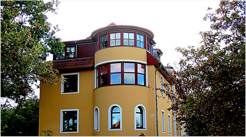 Das Haus mit rundem Erker Foto & Bild | fotos, world, spezial Bilder ...