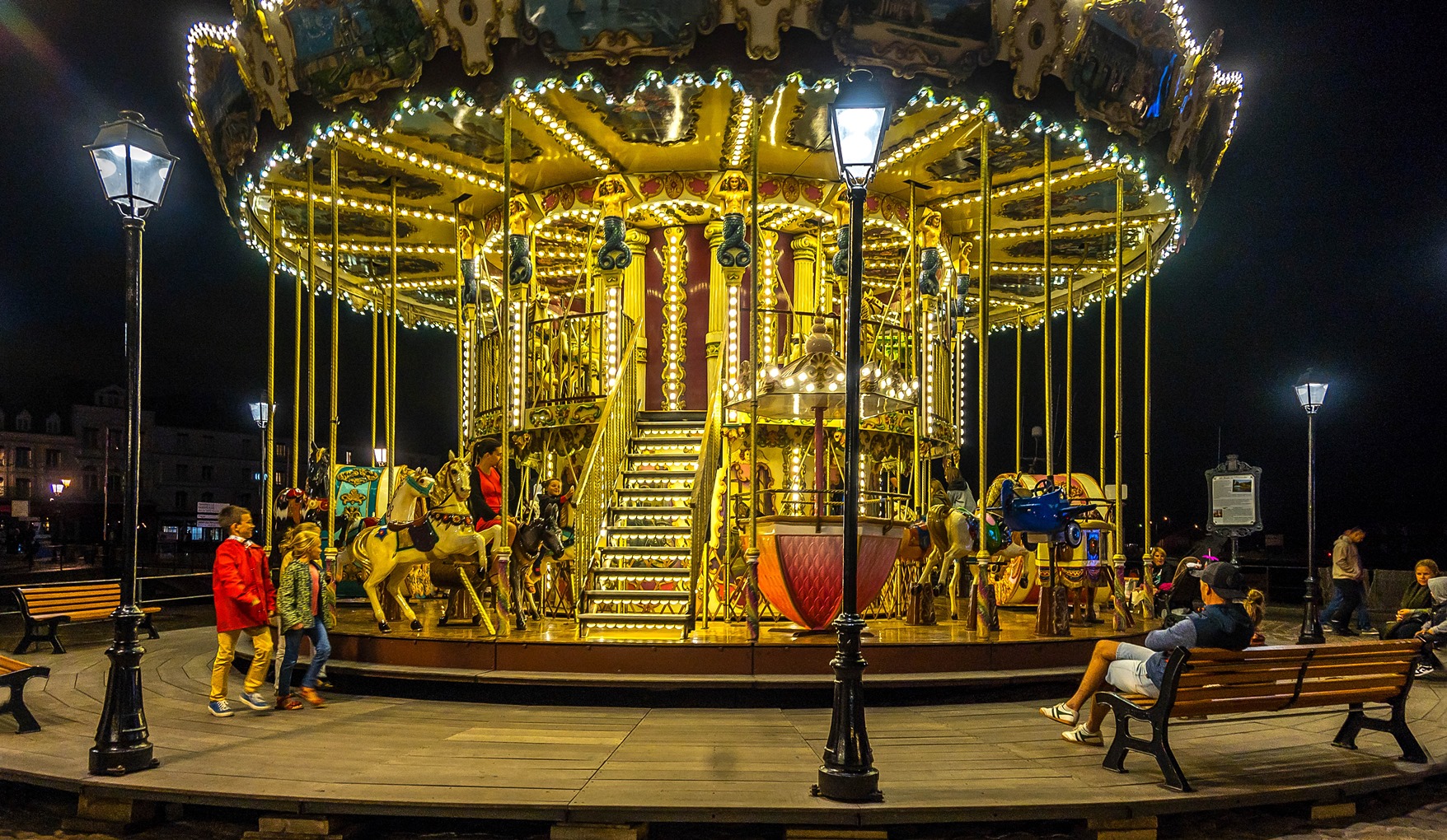 Das Karussell Foto & Bild | france, street, world Bilder auf fotocommunity