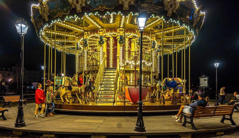 Das Karussell Foto & Bild | france, street, world Bilder auf fotocommunity