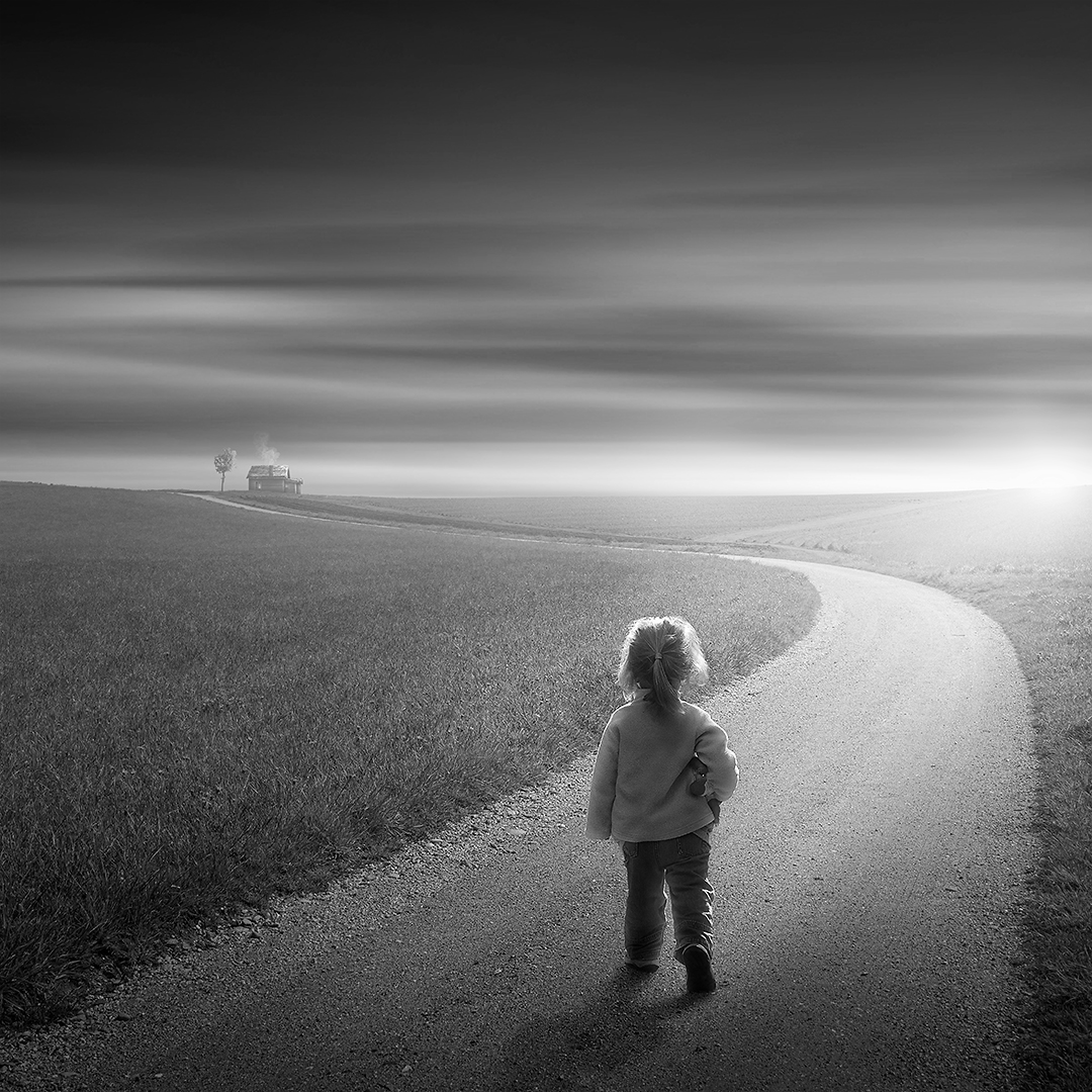 Das kleine Mädchen geht nach Hause Foto & Bild | art, spezial, sommer ...