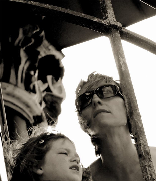 das kreuz der mutterschaft Foto & Bild | erwachsene menschen, kinder und erwachsene, menschen ...