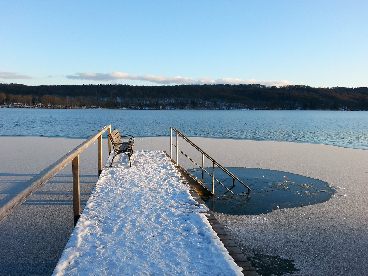 das Loch im Eis Foto & Bild | landschaft, eis, natur Bilder auf ...