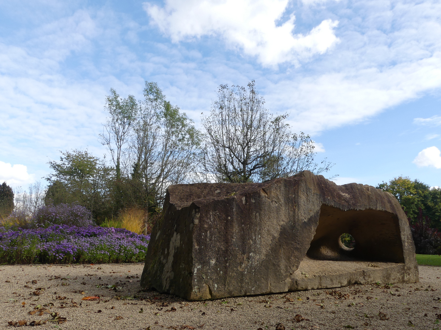 Das Loch im Stein ist dort zu sehen... Foto & Bild | spezial, natur ...