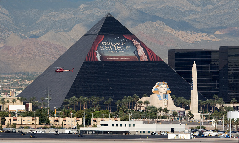 Das Luxor – Pyramide in der Wüste Nevadas Foto & Bild | north america ...