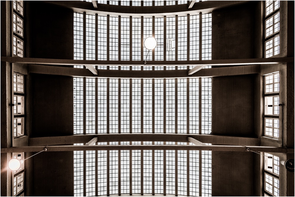 das offene Fenster Foto & Bild | licht, architektur, linien Bilder auf ...