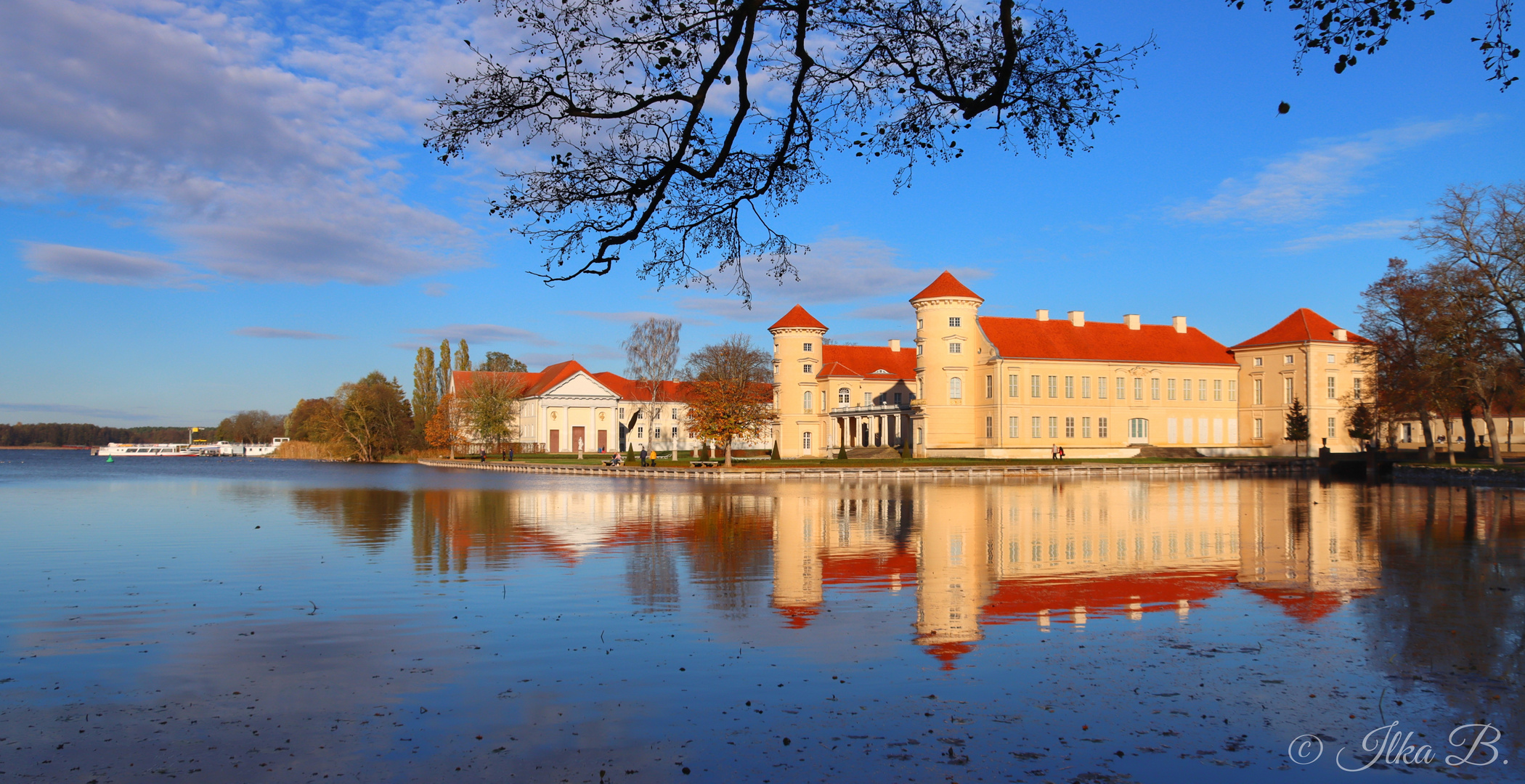 Das Rheinsberger Schloss im Herbst Foto & Bild | landschaft, schloss ...