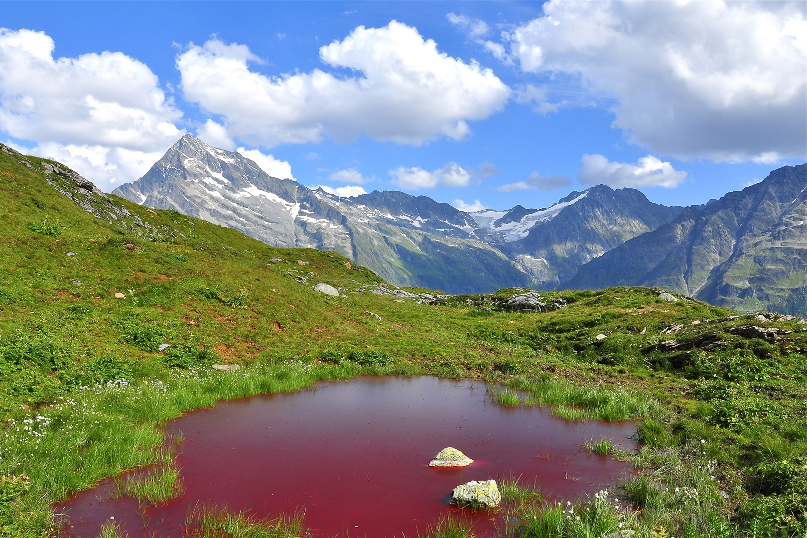 Das rote Seeli, oberhalb der Windgällenhütte, Maderanertal , URI Foto ...