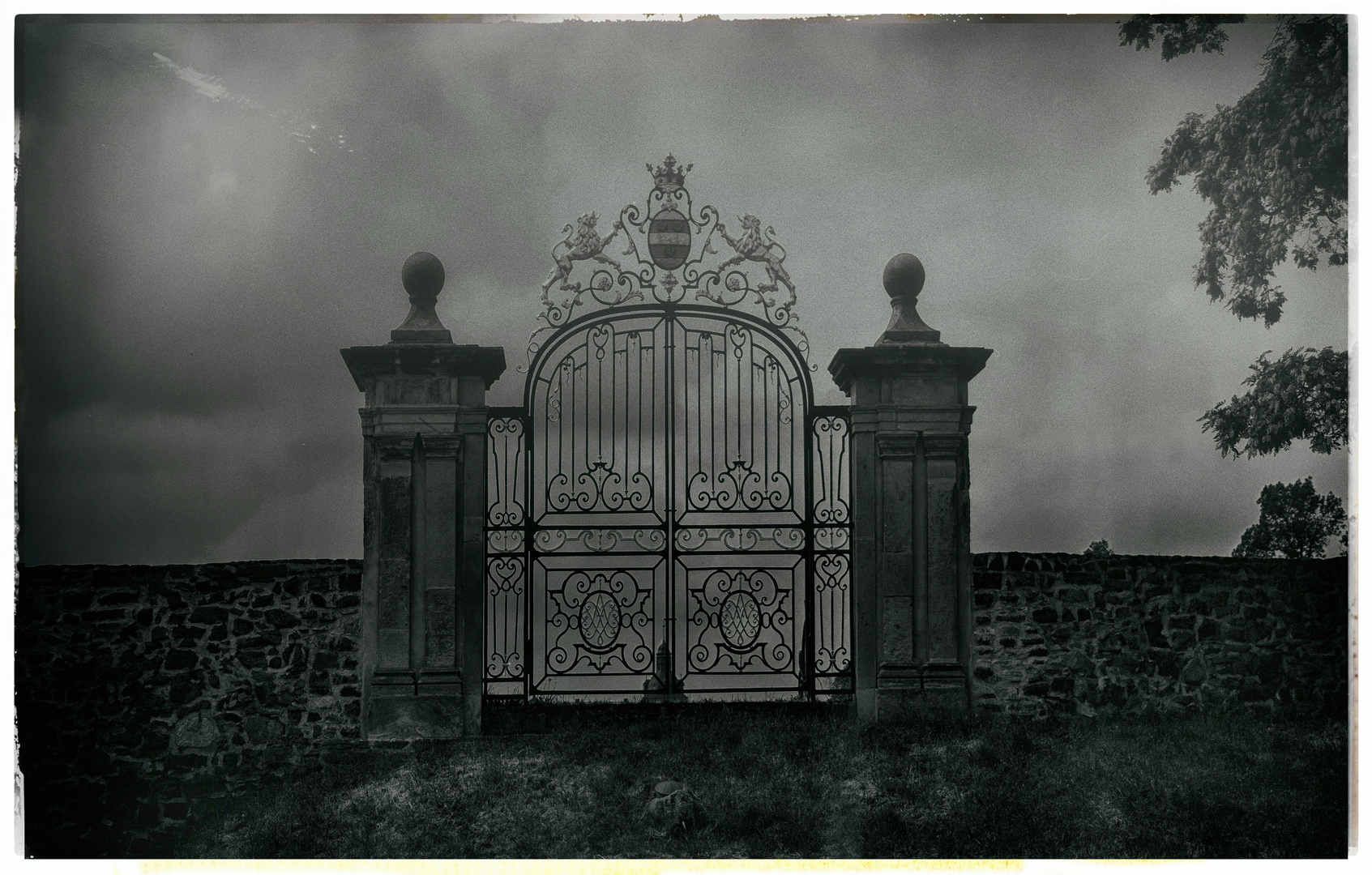 Das Tor Foto & Bild | architektur, stahlbau, filtertechnik Bilder auf ...