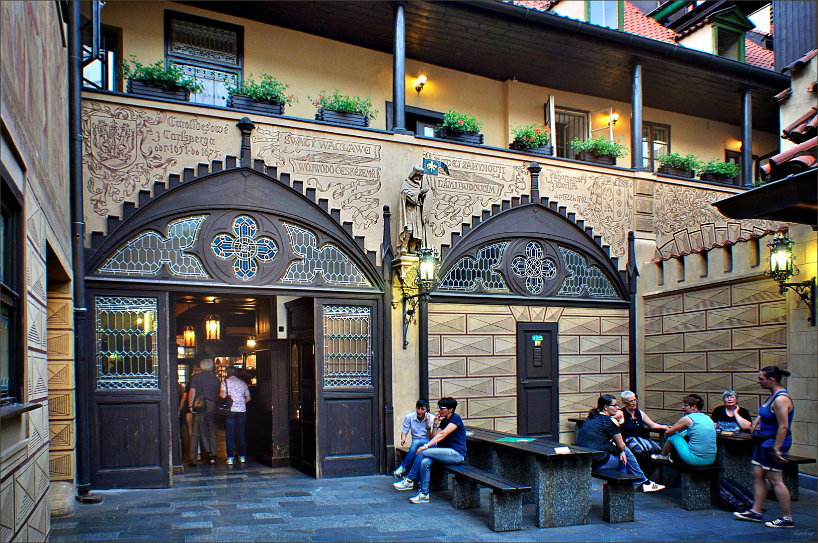 Das Traditionslokal "U Fleku" Foto & Bild | outdoor, tschechien ...