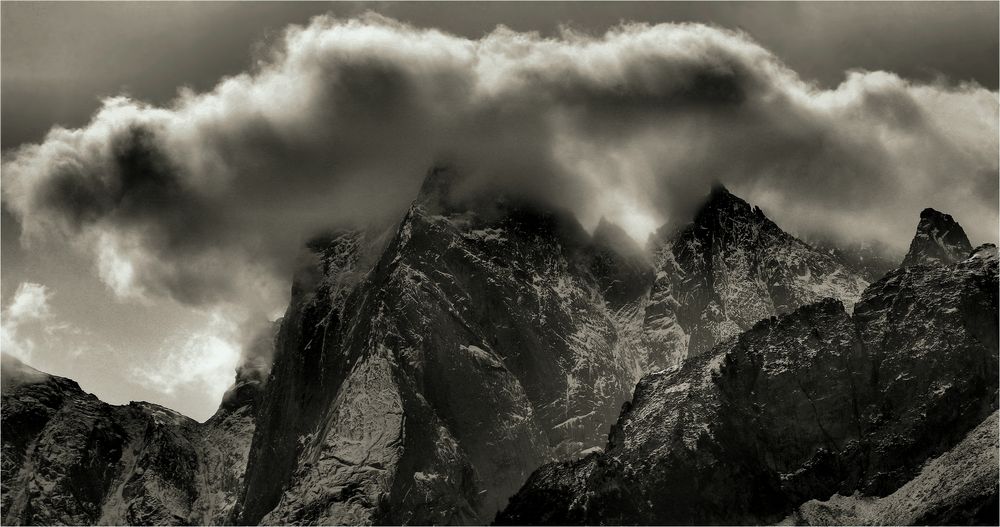 DAS UNHEIL Foto & Bild | world, wolken, sw Bilder auf fotocommunity