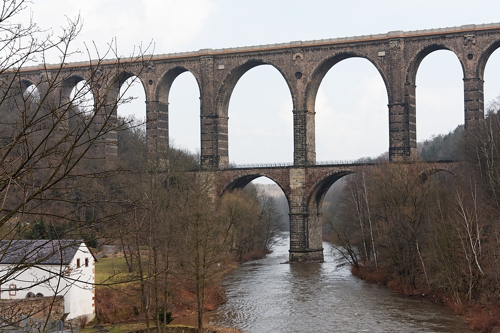 Das Viadukt über die Mulde... Foto & Bild | architektur, straßen ...