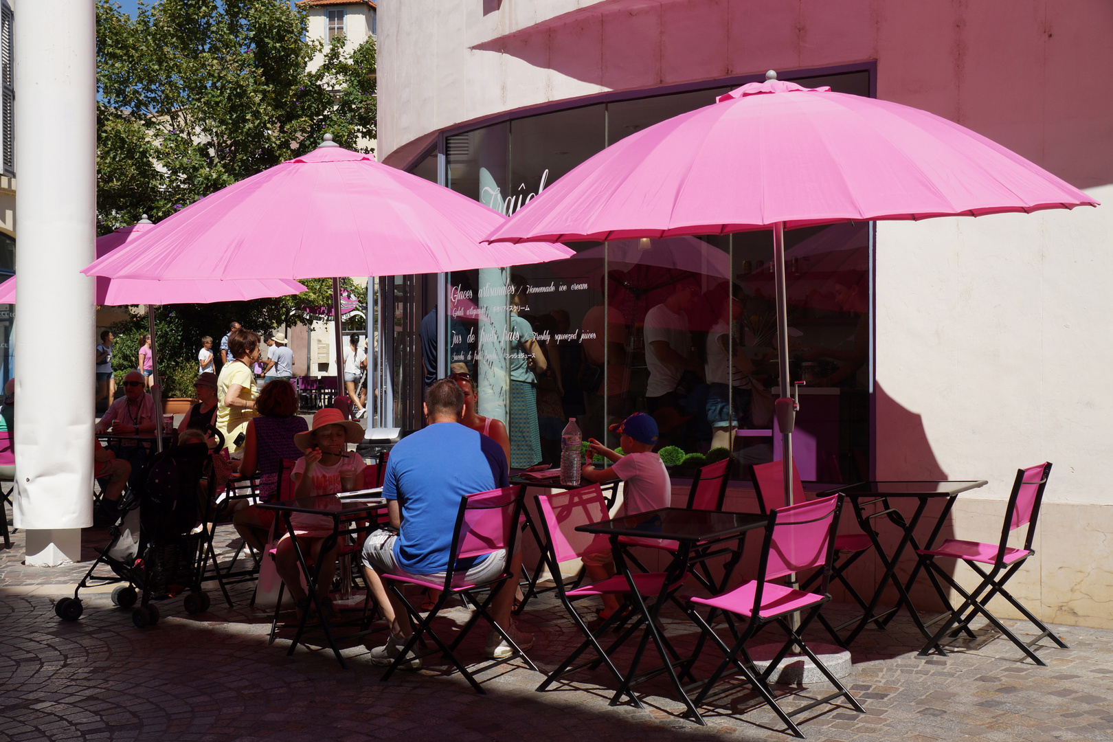 Das violette Café Foto & Bild | erwachsene menschen, menschen in der ...