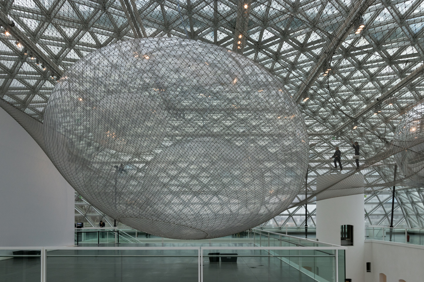 Das Zentrum von "in orbit" Foto & Bild | world, spezial, fenster Bilder ...