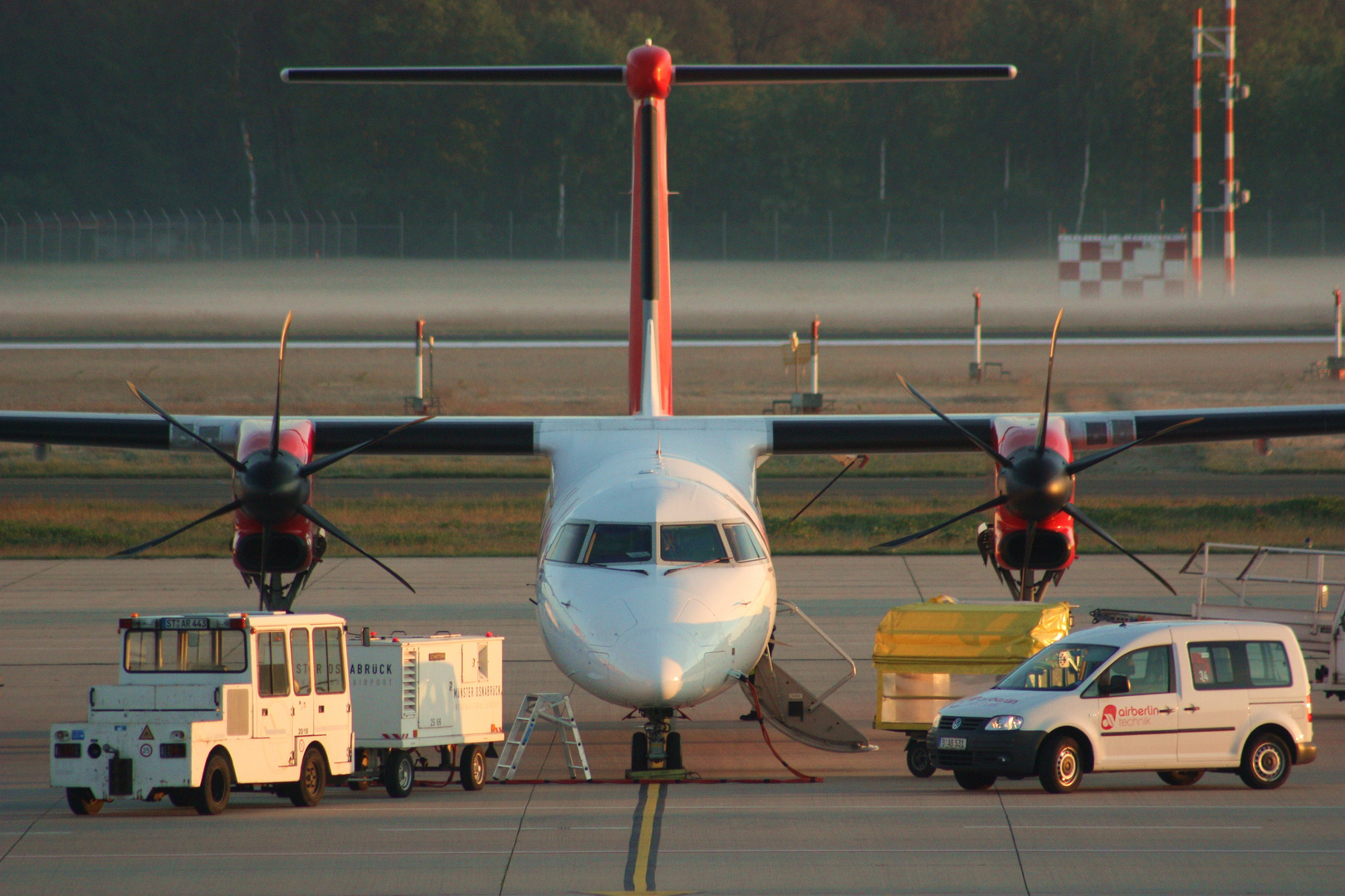 Dash 8 Q-400 Foto & Bild | luftfahrt, passagiermaschinen, verkehr ...