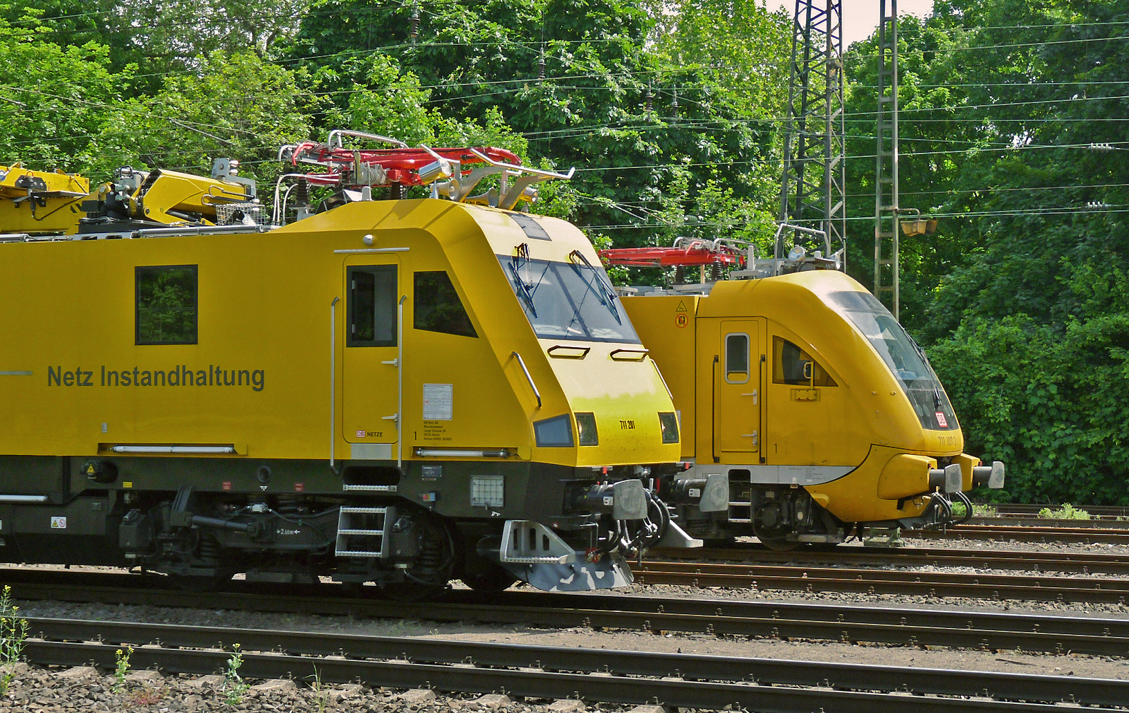 DB. Netz Instandhaltung, BR 711 201 und BR 711 107-3 Foto & Bild ...