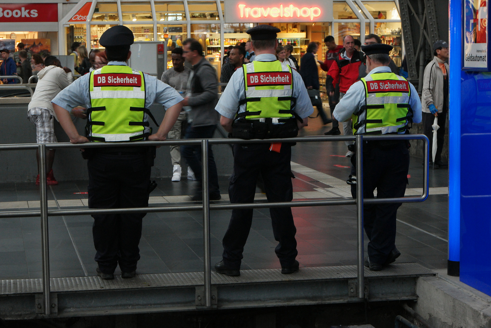 DB Sicherheit Foto & Bild | frankfurt am main, motive, hauptbahnhof ...