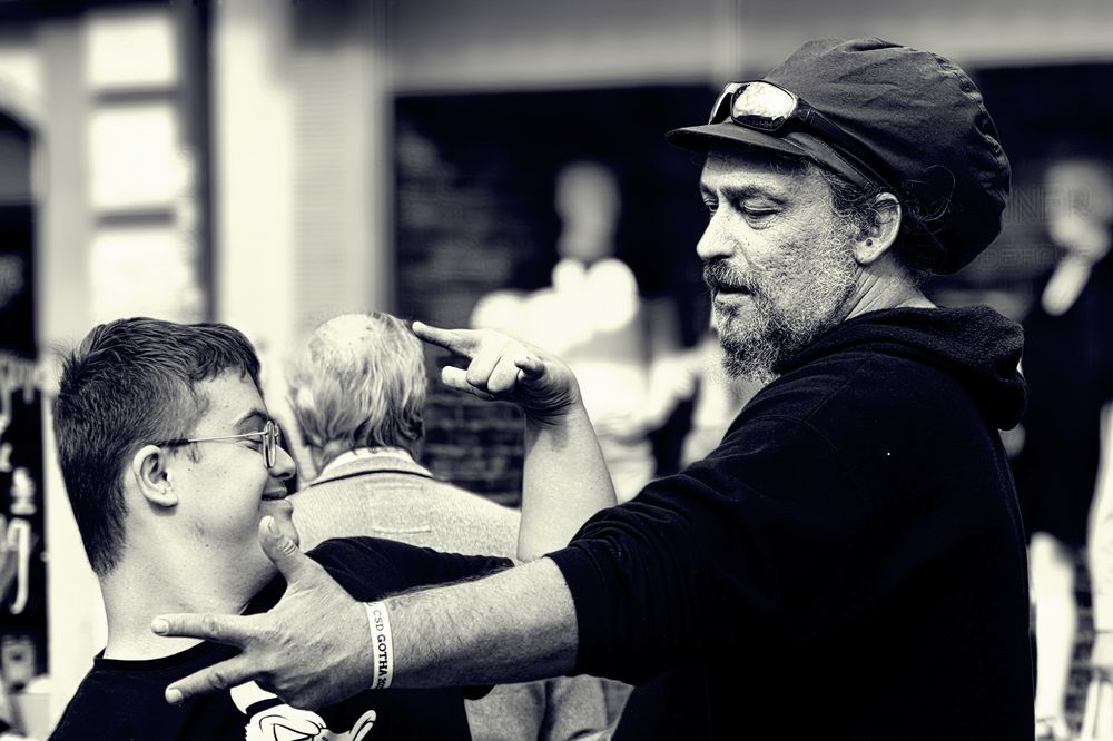 Dda liegt Musike drin.... Foto & Bild | erwachsene menschen, streetfotografie mit menschen ...