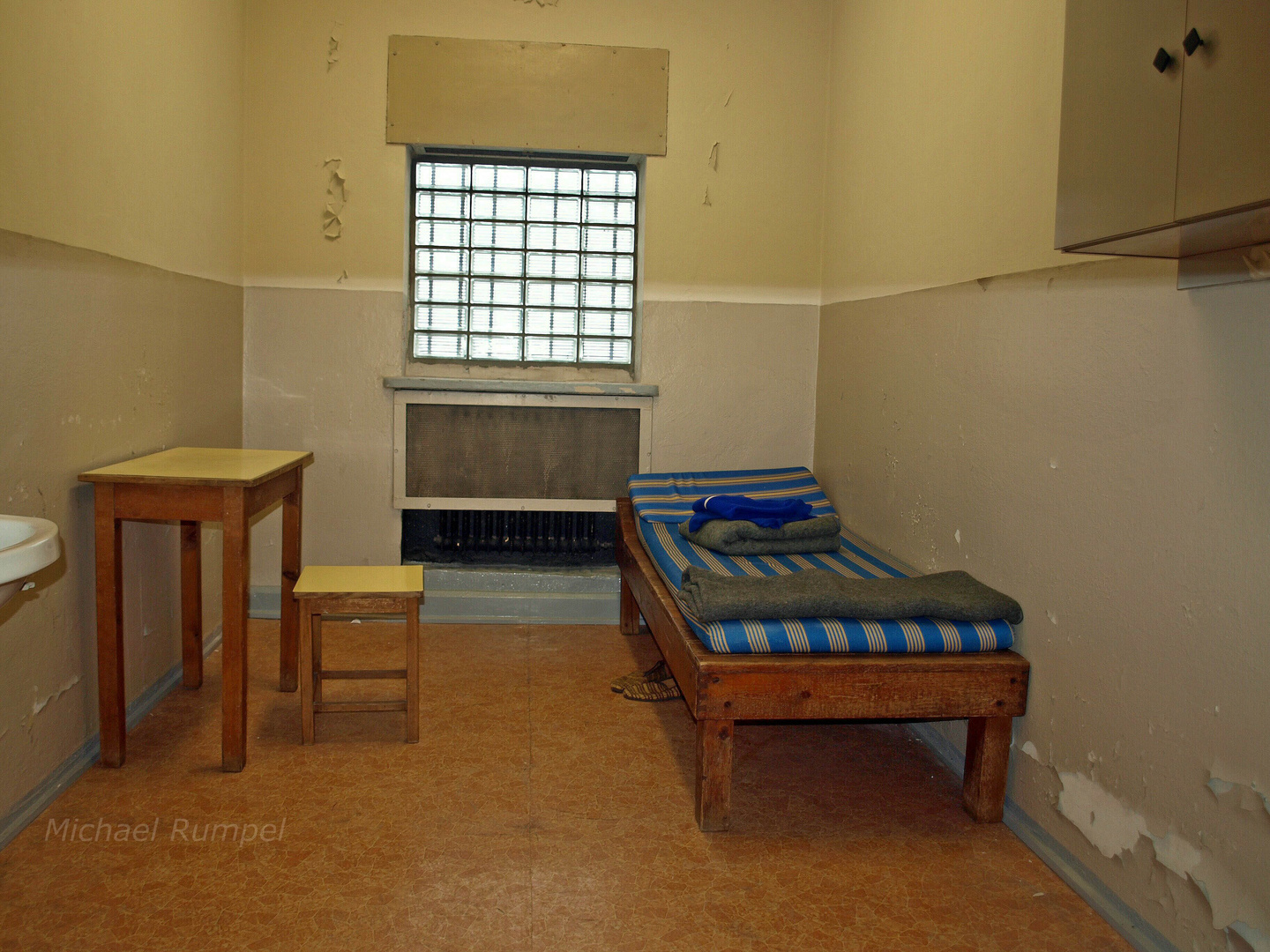 DDR Gefängniszelle / wiedazumal Foto & Bild | fotos, deutsche, ddr ...