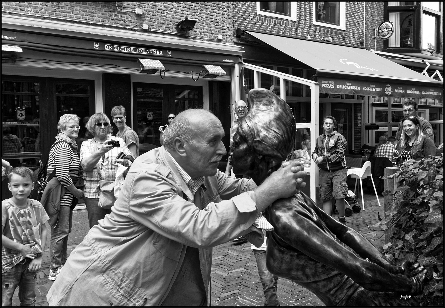 "DE KLEINE JOHANNES" Foto & Bild | erwachsene, streetfotografie mit menschen, monochrom Bilder ...