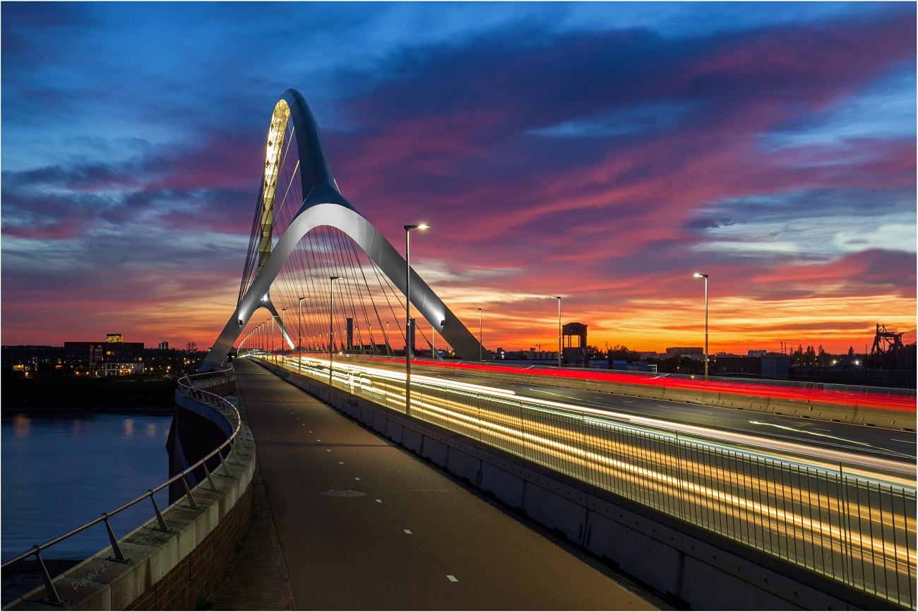 De Oversteek Nijmegen 2022-04 Foto & Bild | city, world ...