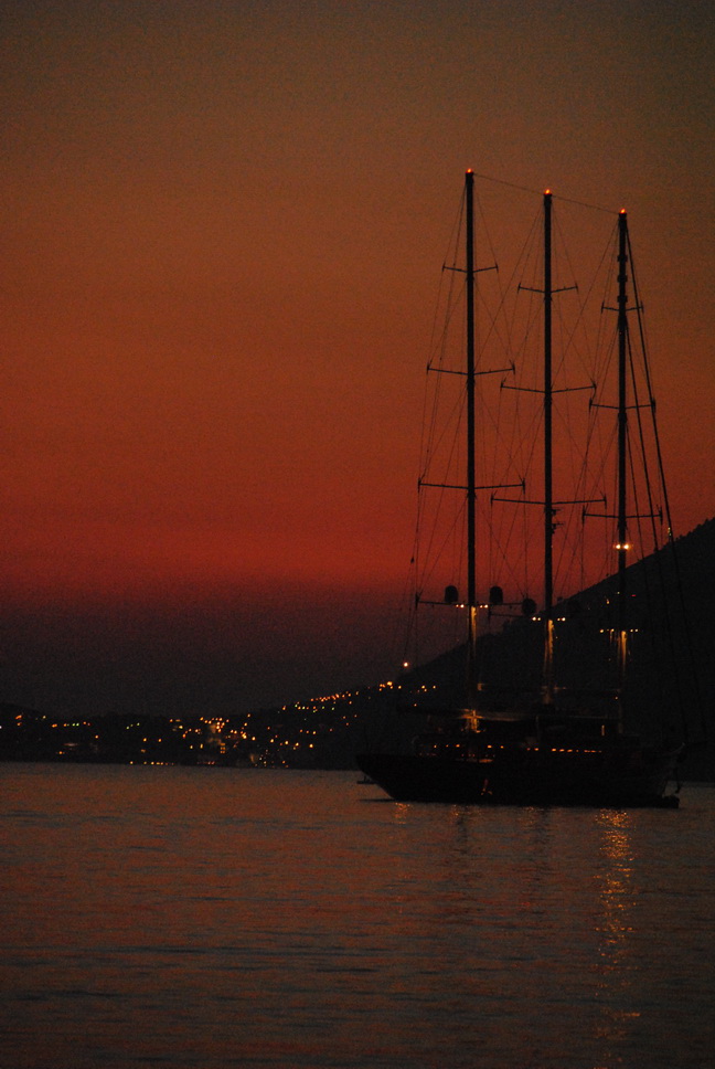 deep red sunset in Cavtat Foto & Bild | sonnenuntergänge, himmel ...