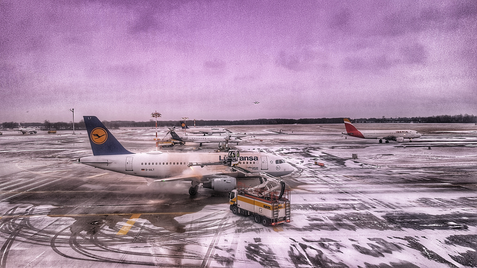 Deicing Pad 13 and 14 Foto & Bild | luftfahrt, details aus der ...