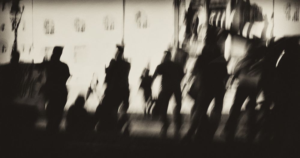 Demo Foto & Bild | experimente, streetfotografie mit menschen, monochrom Bilder auf fotocommunity