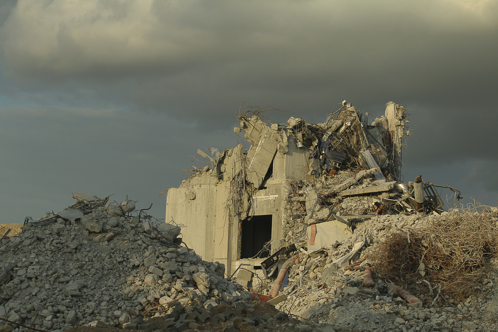 Demolition Art Foto & Bild | architektur, lost places ...