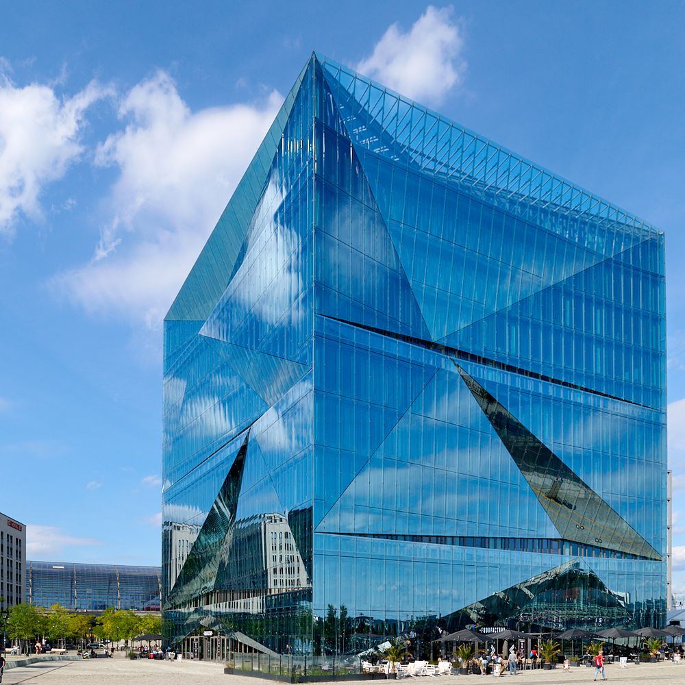 Den Cube ins quadratische Format gestellt. Foto & Bild | street ...