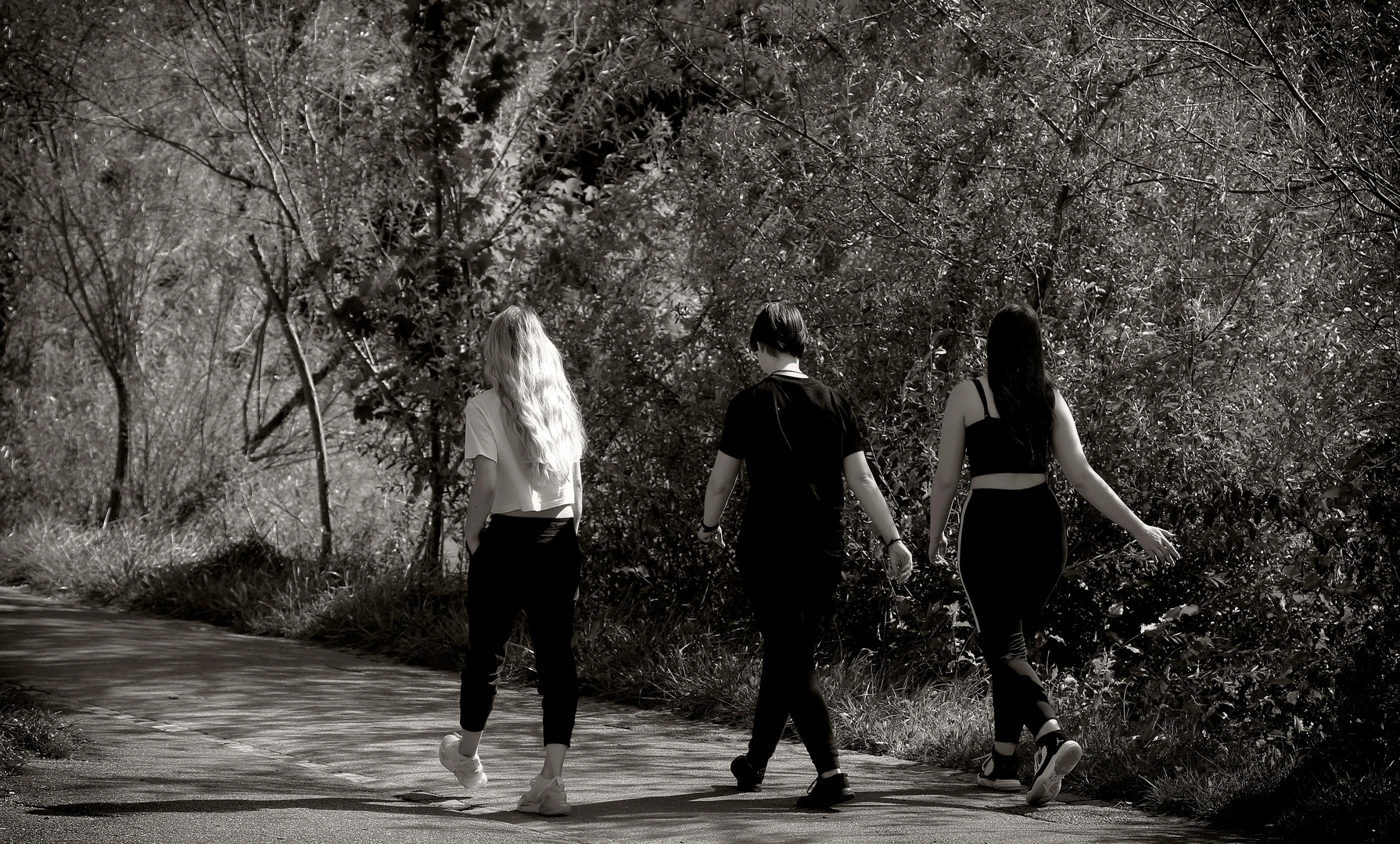 Der Aare entlang Foto & Bild | streetfotografie mit menschen ...