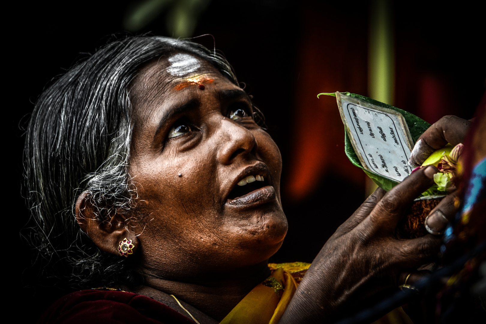 Der Ablass-Brief Foto & Bild | erwachsene menschen, asia, sri lanka ...