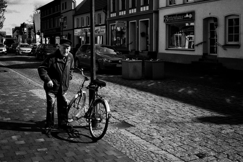 Der alte Mann und das Fahrrad Foto & Bild | deutschland, europe, mecklenburg- vorpommern Bilder ...