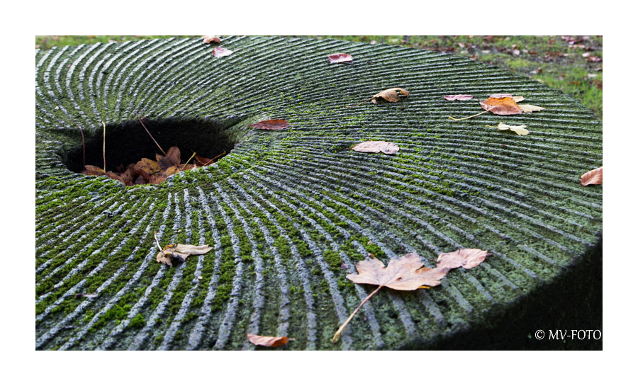 der alte Mühlstein Foto & Bild | industrie und technik, handwerk ...