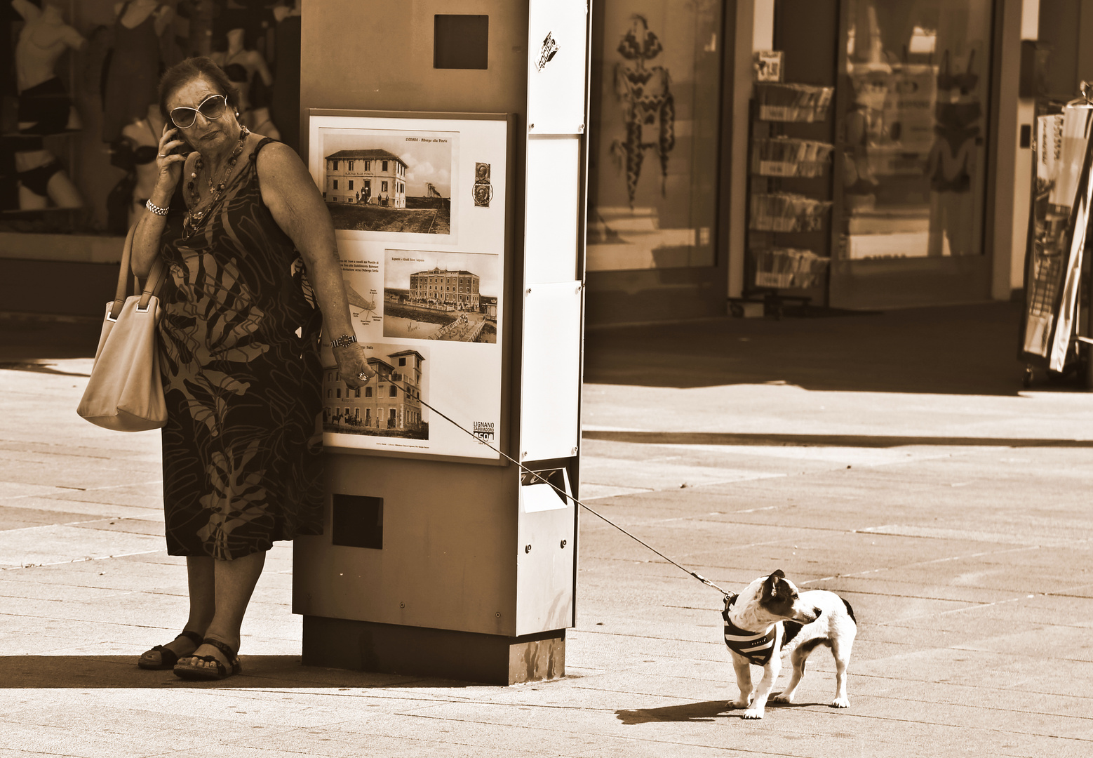 der arme Hund Foto & Bild | streetfotografie mit menschen, street: spontane portraits, lignano ...