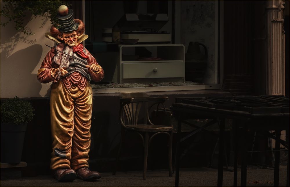 Der arme Musikant Foto & Bild | art, dokumentation, stillleben Bilder ...