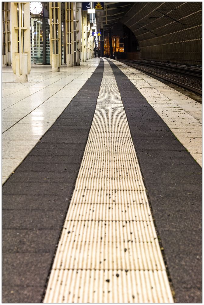 Der Bahnsteig Foto & Bild | architektur, bahnhöfe & gleise ...