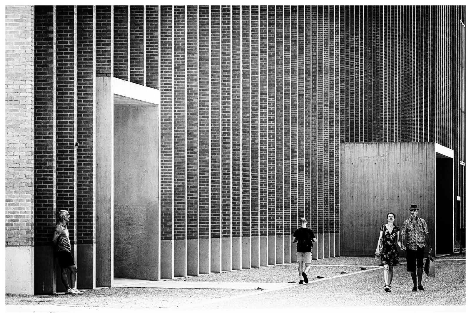 Der Beobachter Foto & Bild | architektur, erwachsene menschen, streetfotografie mit menschen ...