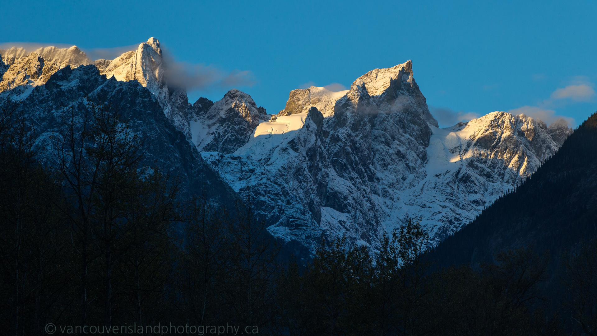 Der Berg am morgen Foto & Bild | landschaft, berge, gipfel und grate ...
