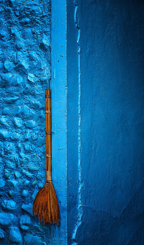 Der Besen Foto & Bild | blue, world, blau Bilder auf fotocommunity