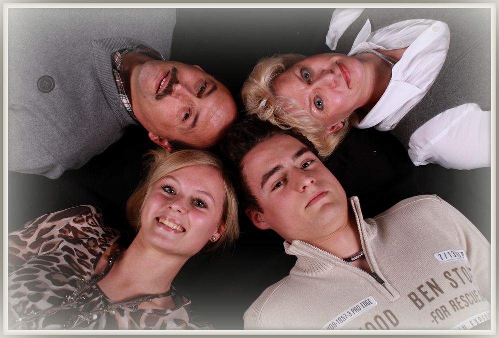 Der Besitz eines Mannes Foto & Bild | erwachsene menschen, mehrere menschen, generationen Bilder ...