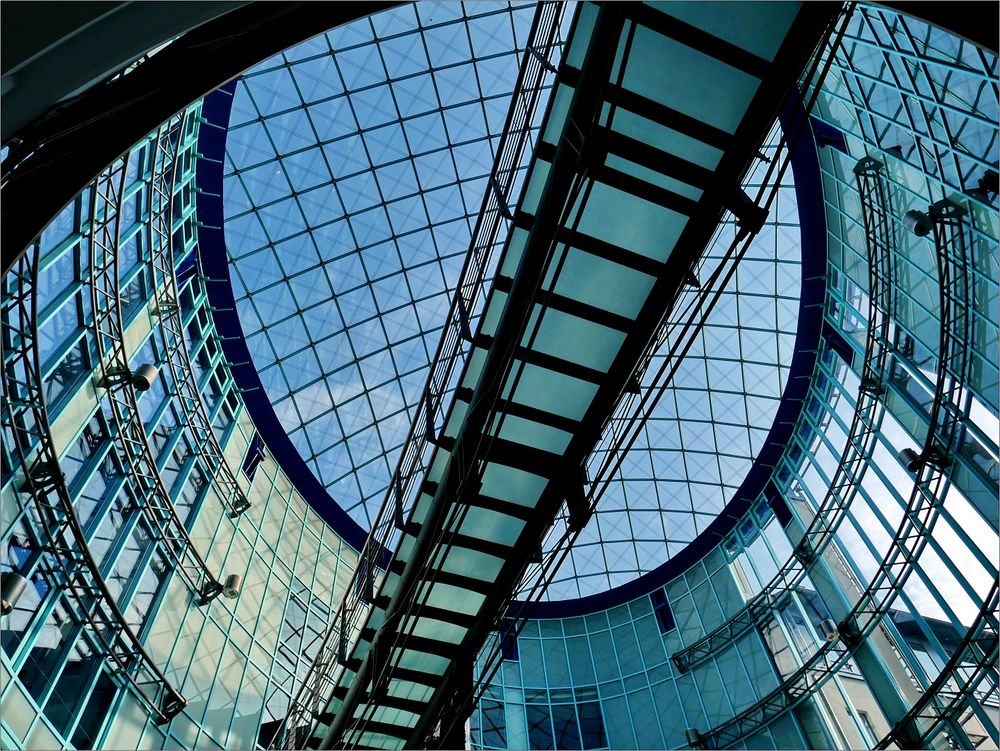 Der blaue Rundumfastdiagonaldurchblick Foto & Bild | architektur, projekte, 4 - donnerstag mit ...