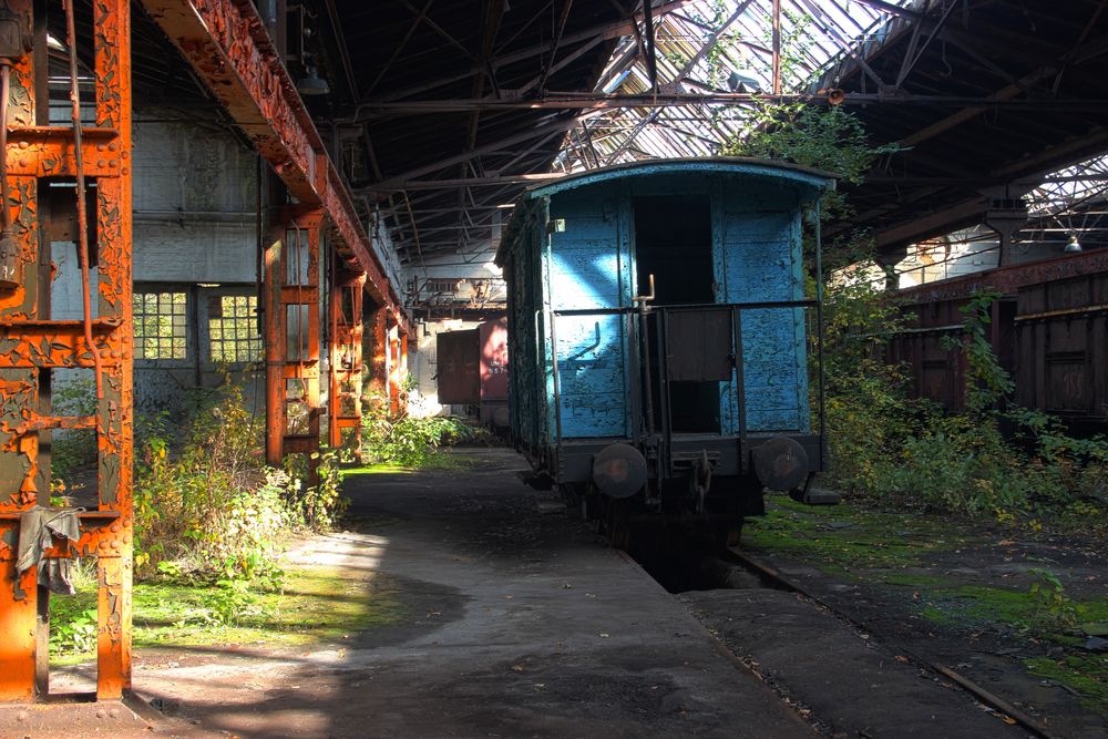 Der blaue Waggon Foto & Bild | architektur, europe, poland Bilder auf ...