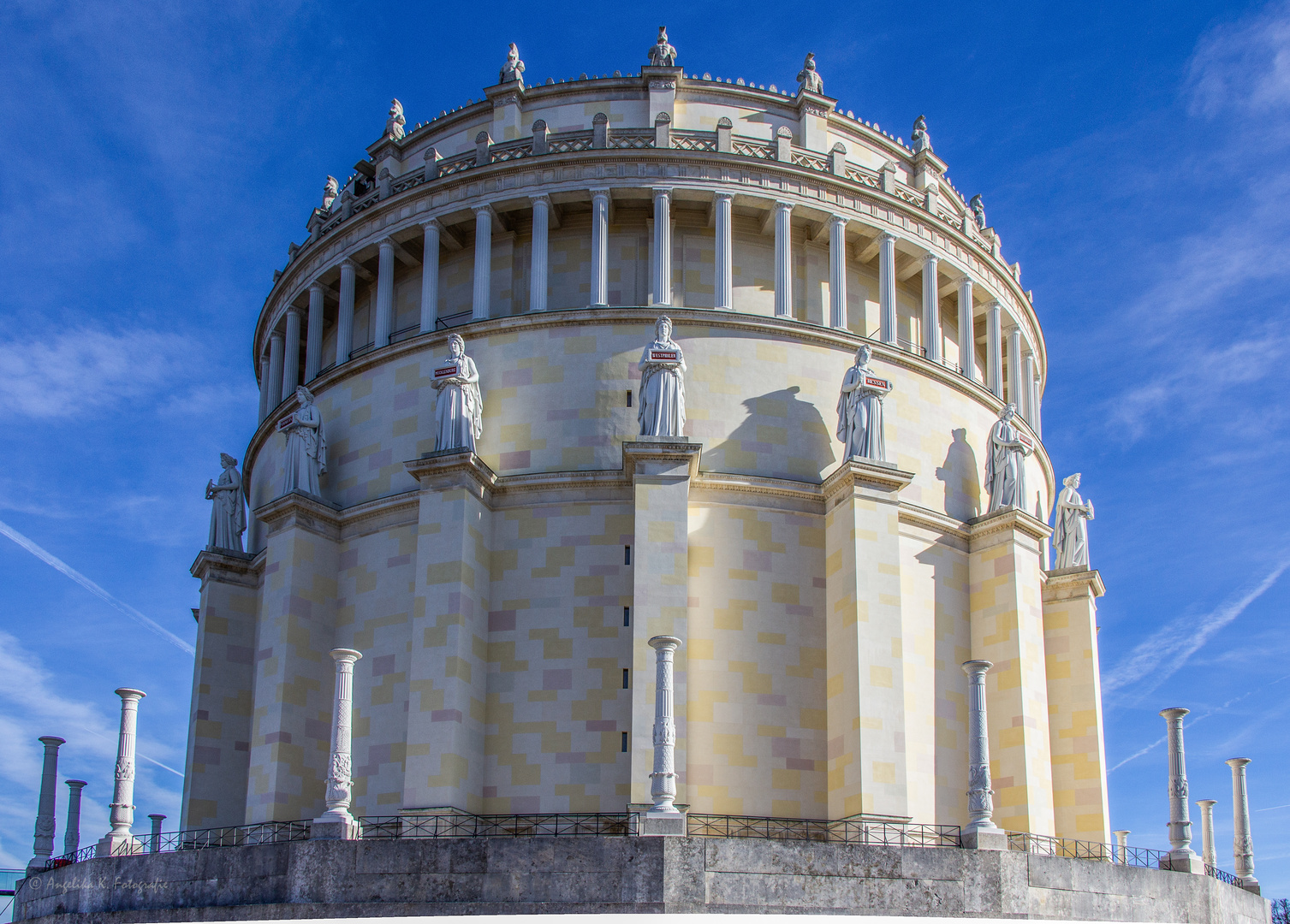 der Blick nach oben: Befreiungshalle Kelheim Foto & Bild | canon, world ...