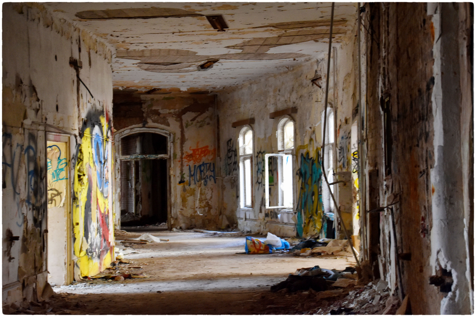 der breite Flur Foto & Bild | lost places, architektur, motive Bilder ...