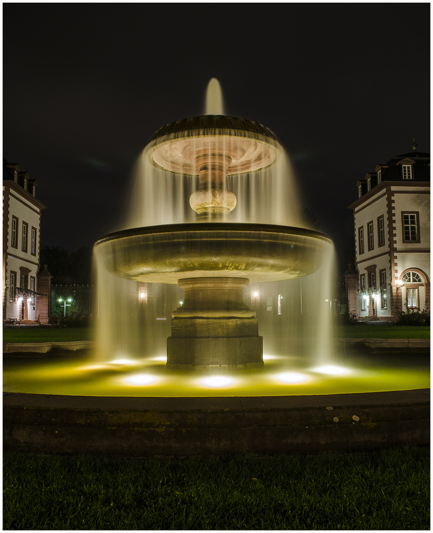 Der Brunnen Foto & Bild | architektur, architektur bei nacht ...